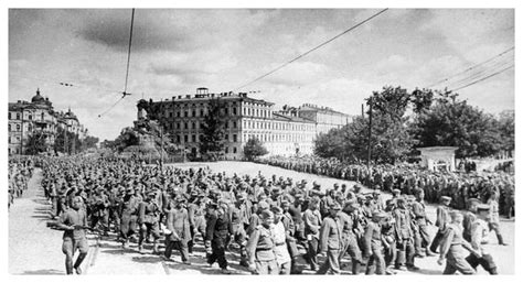 老照片：1944年7月，苏联史上最特殊的一次阅兵，德军战俘大游街