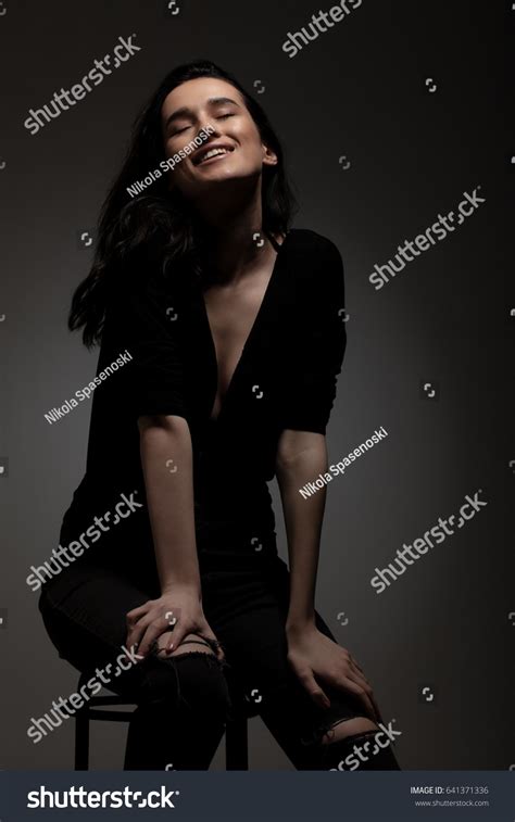 Sensual Portrait Beautiful Black Haired Lady Foto De Stock 641371336