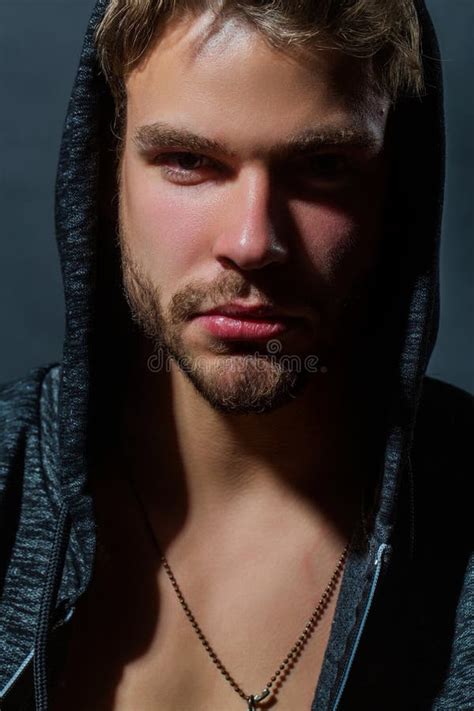 Dangereux Portrait De Gangster Studio Sur Noir Crime Des Membres De