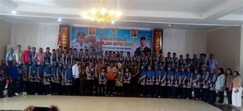 Penyerahan Bendera LPTQ Pj Bupati SBB Resmi Lepas Kafilah MTQ Tingkat