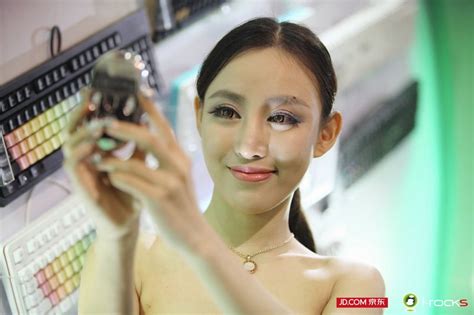 Wcg2013 艾芮克show Girl图赏键鼠外设图赏太平洋科技
