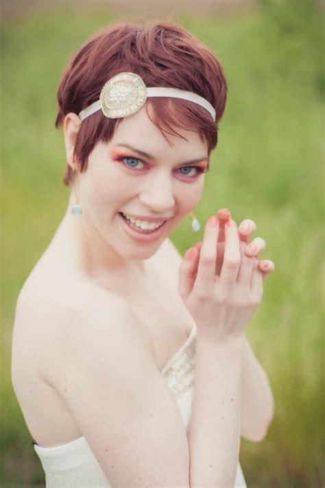 70 ΙΔΕΕΣ ΓΙΑ ΝΥΦΙΚΑ ΧΤΕΝΙΣΜΑΤΑ ΜΕ ΚΟΝΤΑ ΜΑΛΛΙΑ