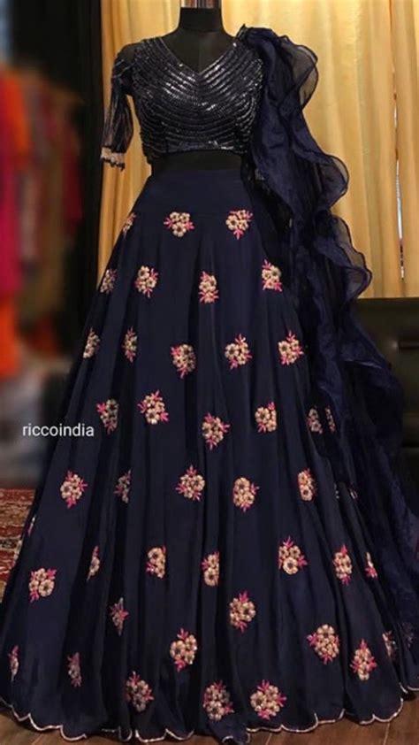 Pin By Shraddha Shah On Things To Wear Party Wear Lehenga Lehenga