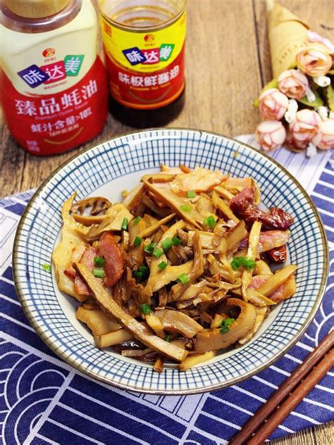 【腊肉炒熏笋的做法步骤图，腊肉炒熏笋怎么做好吃】熊猫半糖下厨房