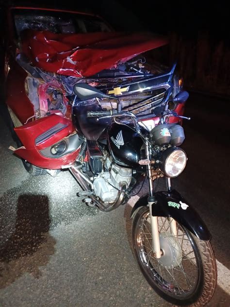 Moto Fica Presa A Caminhonete Em Colisão Que Matou Homem E Mulher E