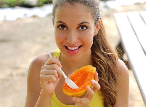 Premium Photo Beautiful Young Woman Holding Papaya Fruit