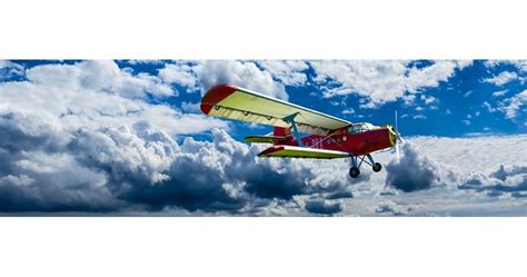 Самолетът със слънчеви батерии успя да обиколи Земята