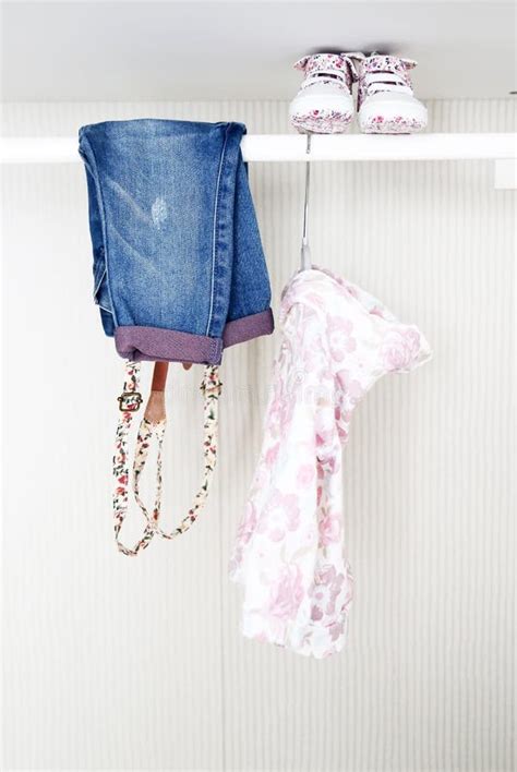 Vestiti Del Bambino Immagine Stock Immagine Di Gonna 46455863