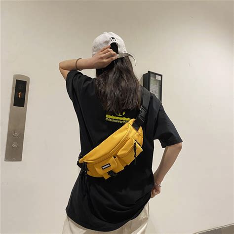 斜挎包男潮牌胸包日系学生运动休闲小挎包腰包ins潮女百搭单肩包虎窝淘