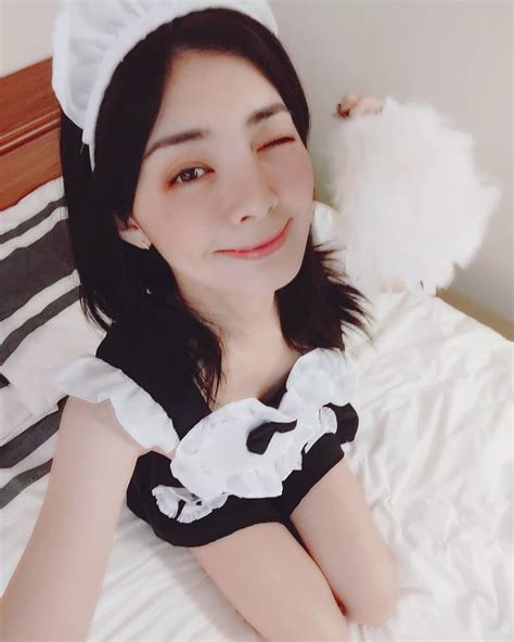 「j女郎」夏如芝cos「性感女僕」！床上「兩腿開開」嬌喊：打掃了嗎～ 網友暴動了！
