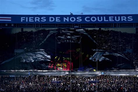 Psg Fc Barcelone Des Saluts Nazis Et Des Cris De Singe De Supporters