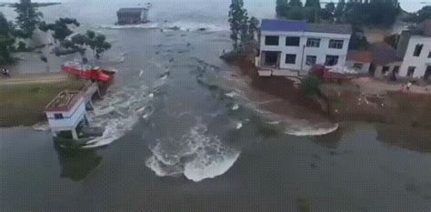 Truck Full Of Sandbags Crashes Driven Into Levee Breach In China  On Imgur