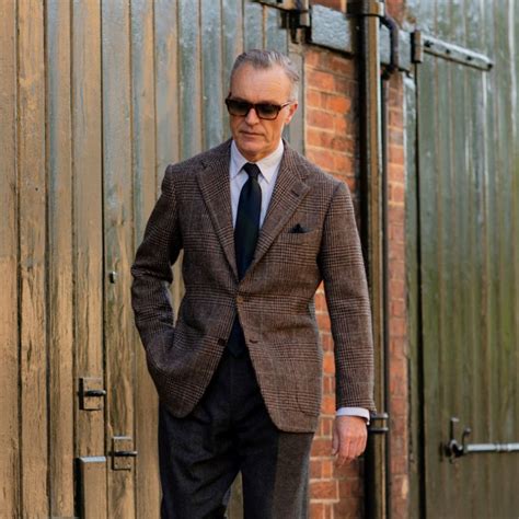 Td35 Brown Prince Of Wales Check Tweed With Green Deco Fox Brothers
