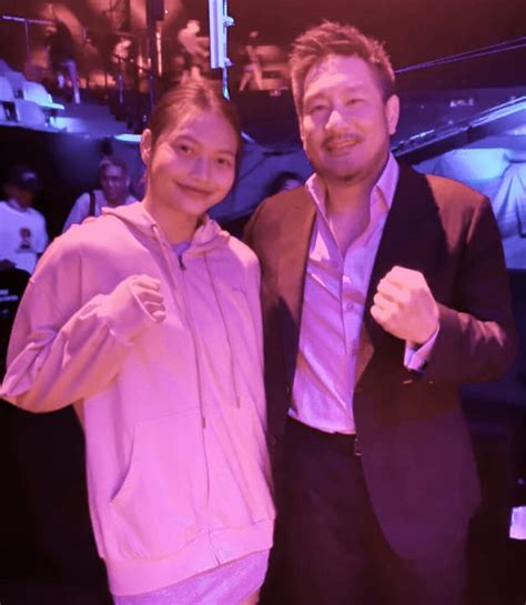 Interview With Anna Supergirl Jaroonsak Nicknamed The Knee Kick