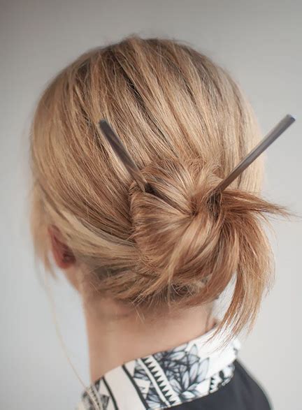 Logra EstiloDFNews Logra un peinado súper chic con palillos chinos