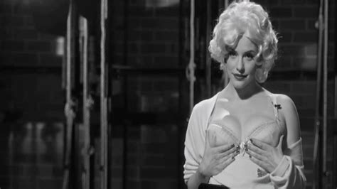 Голая Кэтрин Хикс в Black And White And Sex