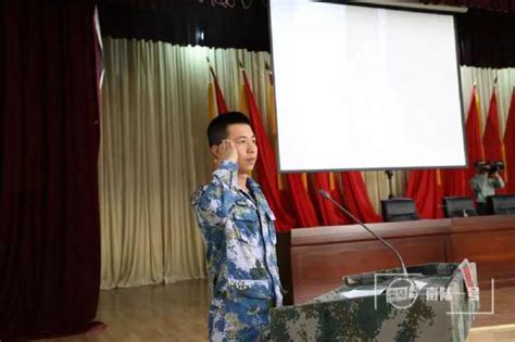 海军陆战队员与陆军部队官兵交流经验主题