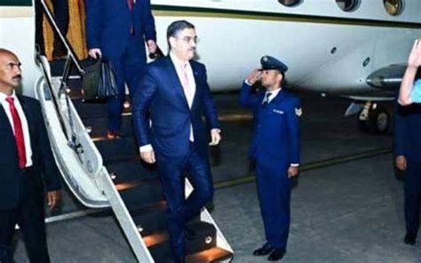 نگران وزیر اعظم انوارالحق کاکڑ لاہور پہنچ گئے