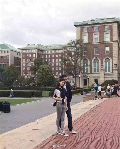 劉強東帶奶茶妹妹回哥倫比亞大學，為紀念結婚一周年； 每日頭條