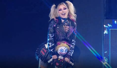 Alexa Bliss Makes Surprise Wwe Return In Royal Rumble Pwmania