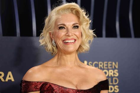 ‘ted Lasso Star Hannah Waddinghams Purse At The Sag Awards Gets