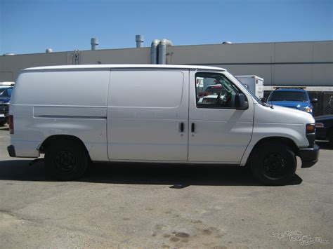 Ford E 150 Studio Picture Vehicles