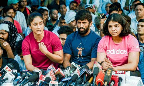 പോരാട്ടം കോടതിയിൽ തെരുവിലേക്ക് ഇനിയില്ലെന്ന് ഗുസ്തി താരങ്ങൾ No More