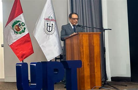 MAGISTRADO DEL TC GUSTAVO GUTIÉRREZ TICSE PRESENTÓ SU LIBRO