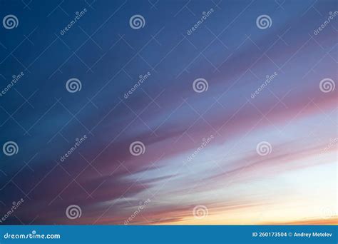Fondo De Las Nubes Rojas En Diagonal Foto De Archivo Imagen De