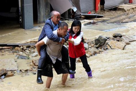 直播录像丨贵州遵义强降雨致3人死亡，道路冲毁目前断水断电上直播澎湃新闻 The Paper