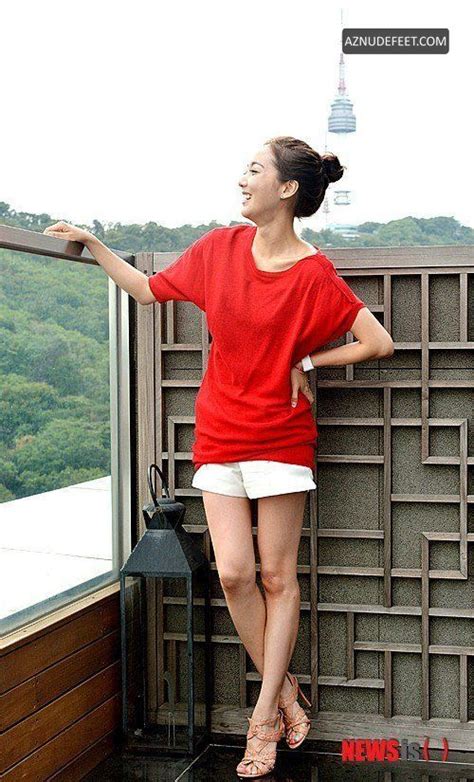 So Yeon Lee Feet Aznudefeet