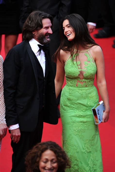 Photo Frederic Beigbeder Et Lara Arriving Lors De La Montée Des Marches Du Film Saint Laurent