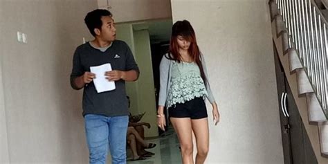 Tarif Live Sex Lesbian Dan Striptis Dipatok Rp 700 Ribu Per Jam Merdeka Com