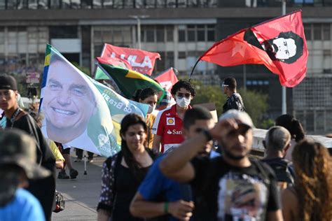 Pesquisa Datafolha rejeição a Bolsonaro oscila para baixo e vai a Lula atinge