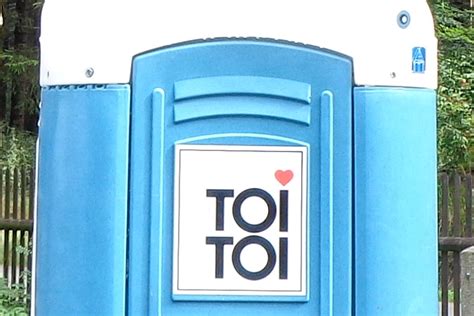 Dixi Toilette In Oberwiesenthal Gesprengt Teile Fliegen Bis Zu 20
