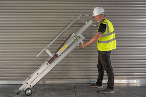 Heavy Duty Professional Step Ladder With Handrail