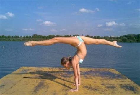 Girls Doing The Splits 98 Pics