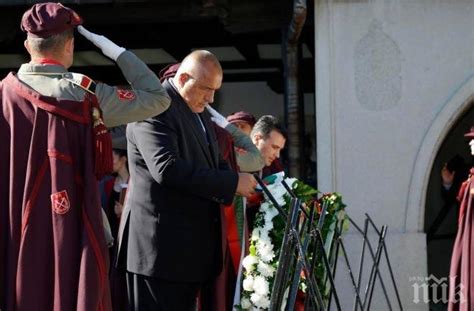 ЕКСКЛУЗИВНО В ПИК Историческо събитие Премиерите на България и Македония полагат заедно венци