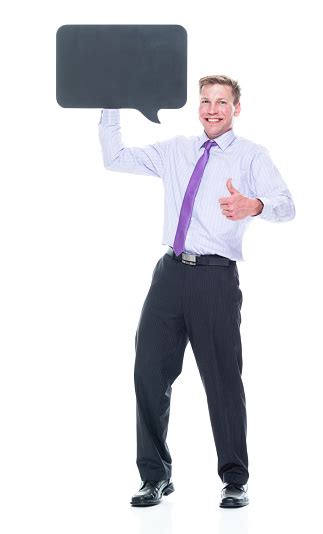 전체 길이 1 인 전면 2029세 성인 잘 생긴 사람 코 카 서 스 남성 젊은 남자 사업가 맨 매니저 앞 흰색 배경 착용 넥타이와 복사 공간이 있는 플래카드를 사용 하 여