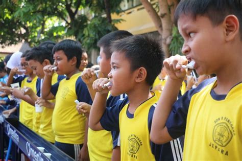 Peringati HKGN 2023 Ratusan Siswa SD Di Jepara Gosok Gigi Massal Mondes