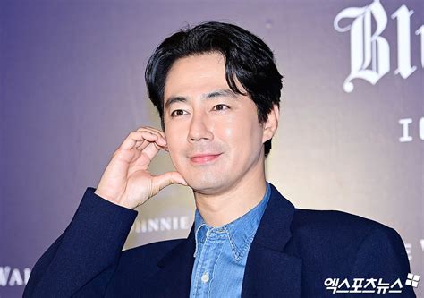 조인성 눈부신 물광 피부 엑s Hd포토 나무뉴스