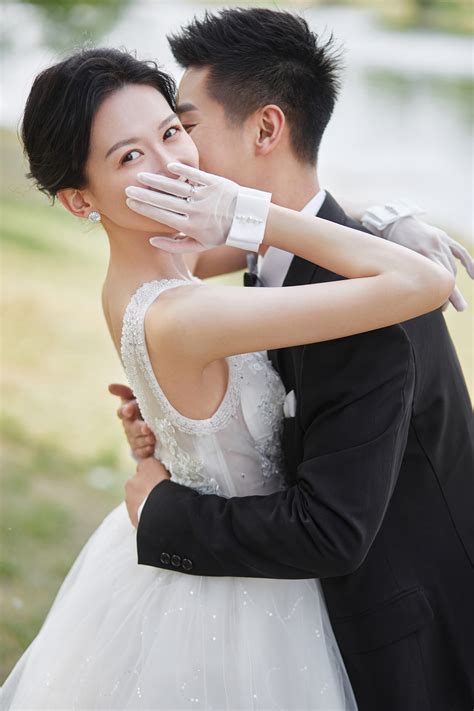 春夏秋季皆可拍的电影感草坪婚纱照，太美了遇见yujian 站酷zcool