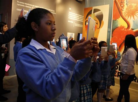 La interactividad y el arte digital son parte de clases de niños y niñas Fundación Telefónica