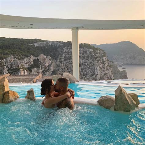 La Romántica Foto Con La Que Maluma Y Su Novia Celebraron El Día