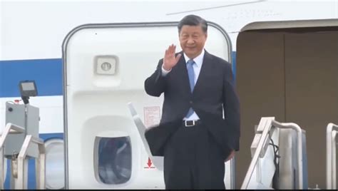 Си Цзиньпин прибыл в США на саммит АТЭС