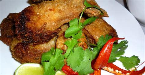 3 Hungry Tummies Peek Kai Yad Sai ปีกไก่สอดไส้ Thai Stuffed Chicken Wings