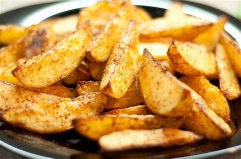 Картопля по селянськи з часником — ароматна хрустка зовні і мяка всередині