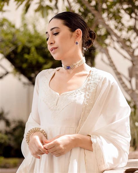 1 Karisma Kapoor Inspired Looks For Prewedding Pooja 4 Shaadiwish