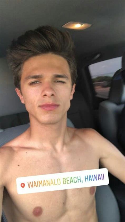 Brent Rivera At The Waimanalo Beach Amerika Serikat