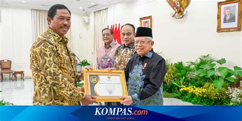 Membanggakan Pemprov Jateng Raih Penghargaan Badan Publik Informatif 6